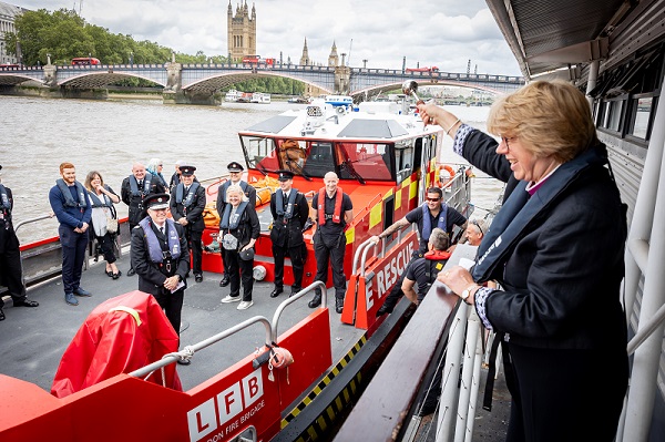 Bishop of London christens Brigade’s new fire boats as they enter ...